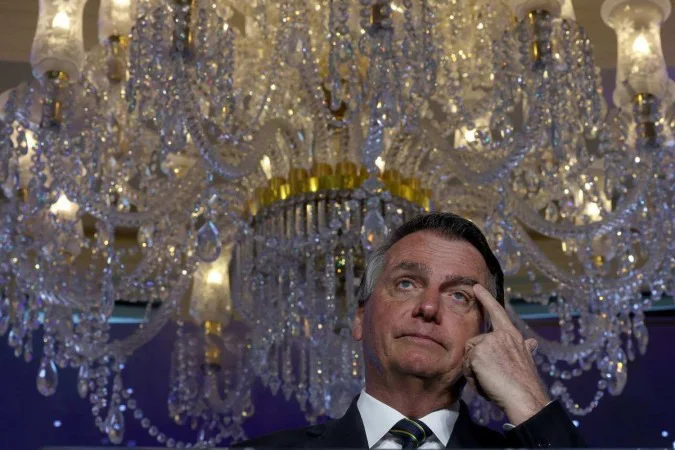 Sem cargo pela 1ª vez em 34 anos, Bolsonaro ganha mais de R$ 80 mil ...