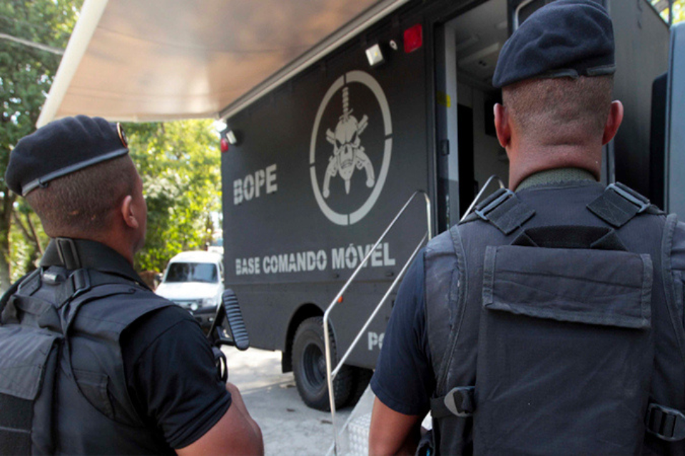 Tiroteio entre Bope e suspeitos deixa um morto e um ferido em Abreu e ...