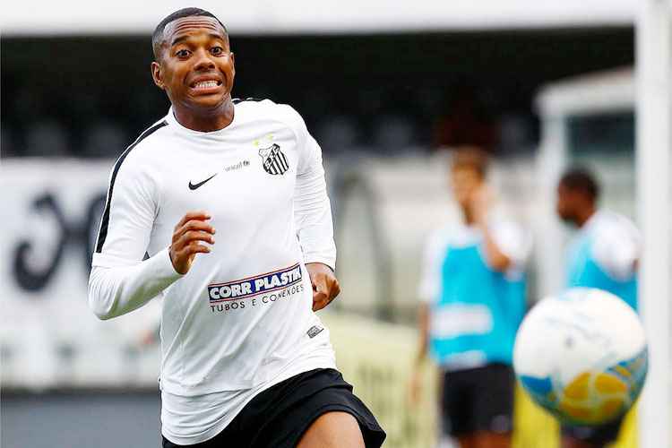 Treinador Marcelo Fernandes vê 'chance enorme' do atacante Robinho ...