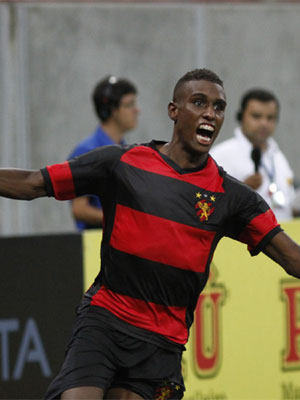 Em Portugal, atacante Erico Junior analisa carreira e revela tristeza ...