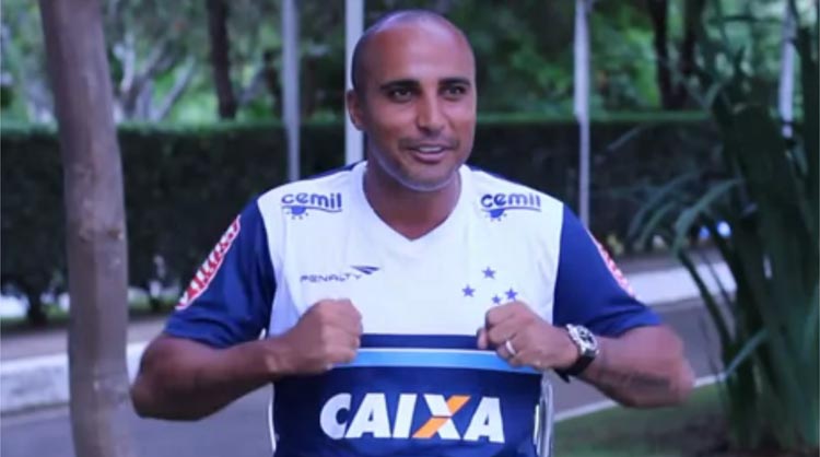 Trecho da entrevista de Deivid ao Superesportes imitando frango ...