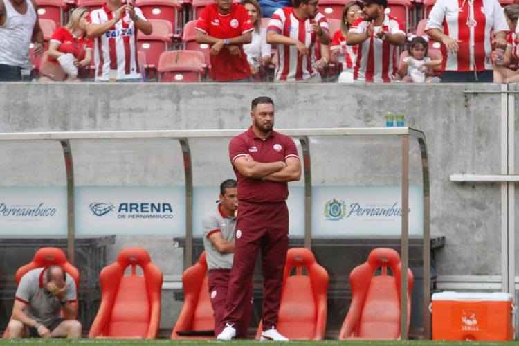 Aliviado com vaga, Roberto Fernandes ressalta que Náutico jogará ...