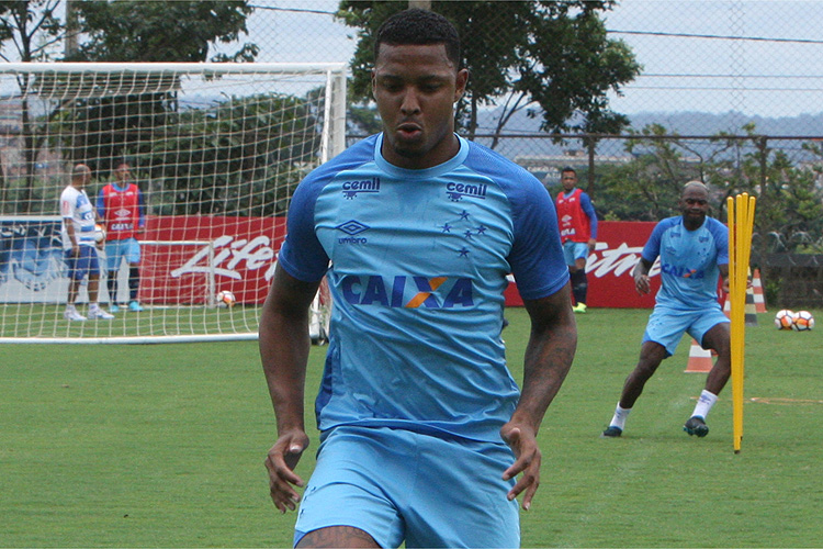 À espera de David: Mano exalta perfil do único reforço ainda a estrear ...