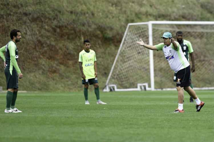 Adilson Batista faz mudanças no América para enfrentar São Paulo no Morumbi