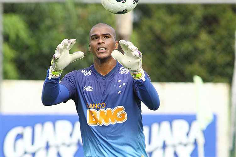Após passar por tragédia familiar, goleiro Elisson é contratado pelo ...