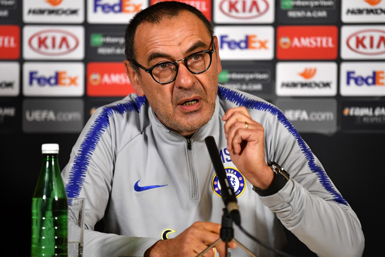 Atual técnico do Chelsea, Sarri é apontado como favorito para comandar ...