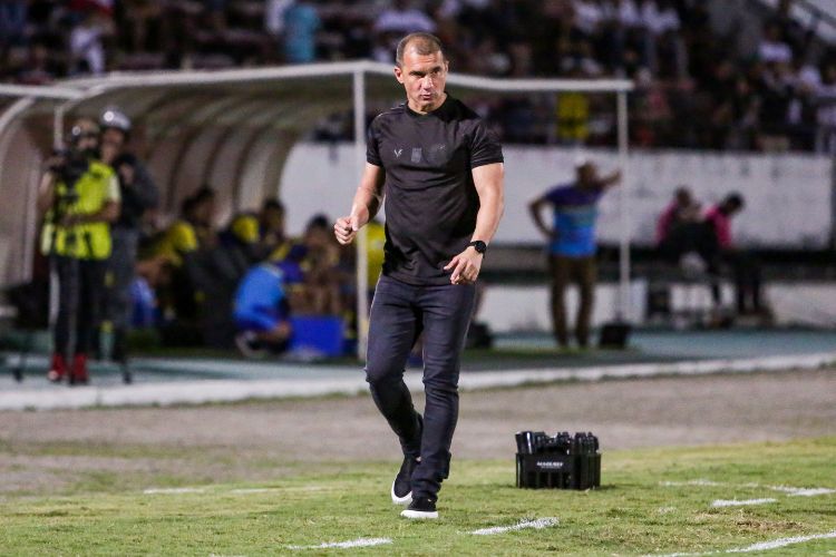 Técnico afirma que não sairá do Santa Cruz e garante que fase do time ...