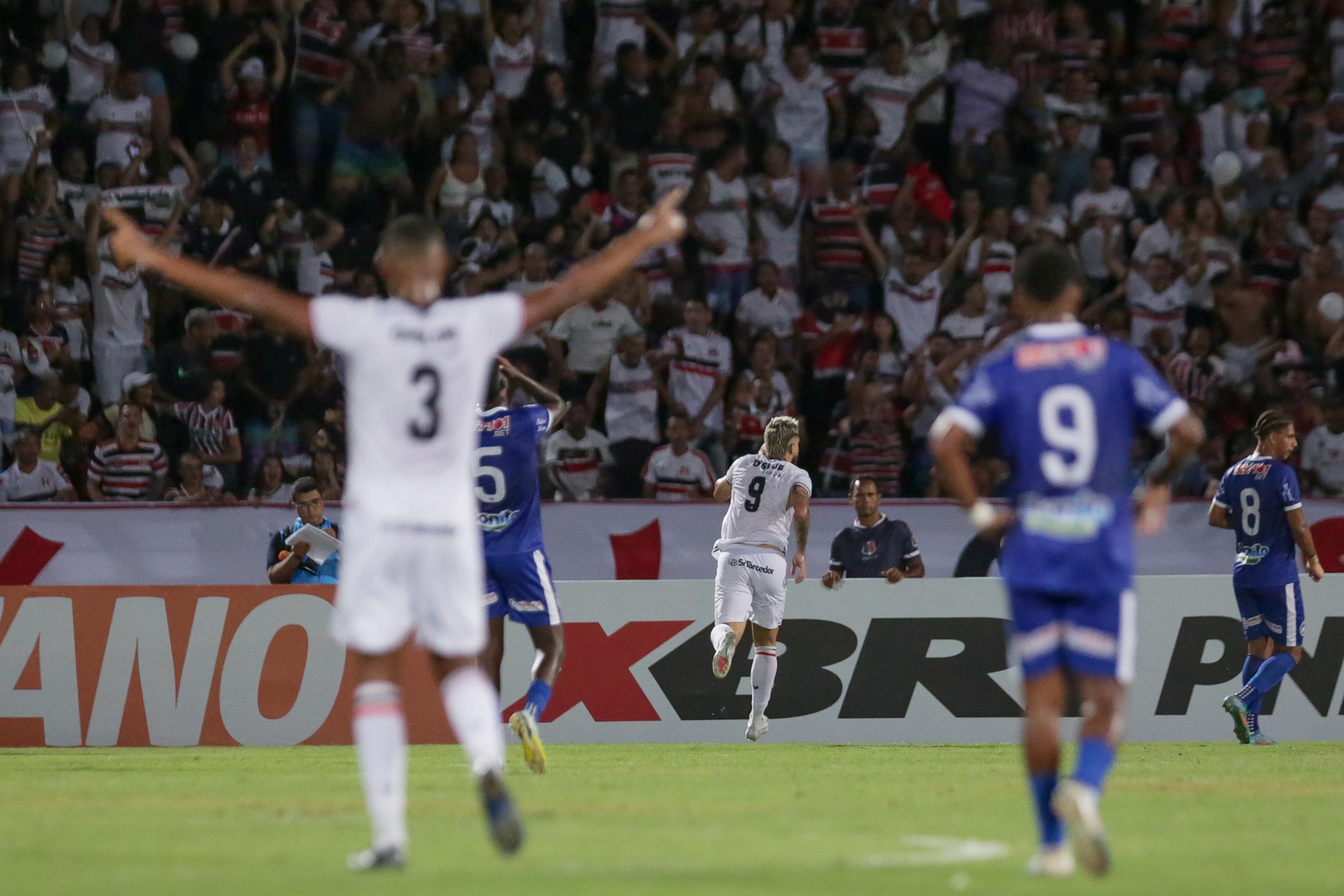 Diante de 18 mil torcedores, Santa Cruz vence o Maguary com ...
