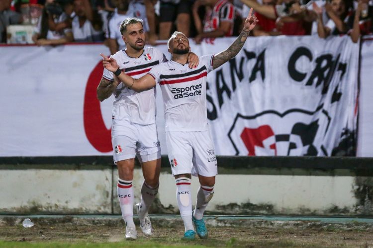 João Diogo celebra primeiro gol pelo Santa Cruz e mira clássico contra o Sport: 'Muito ansioso ...