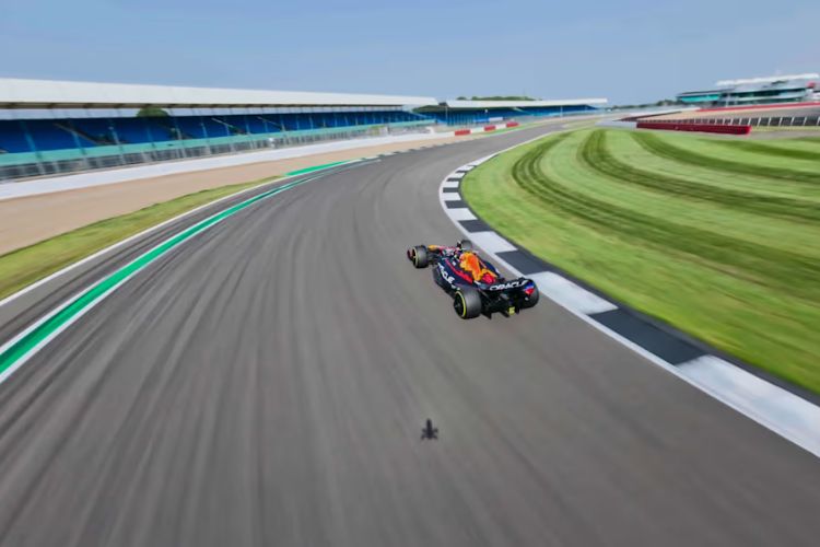 F1: Drone mais rápido do mundo com câmera compete com Max Verstappen ...