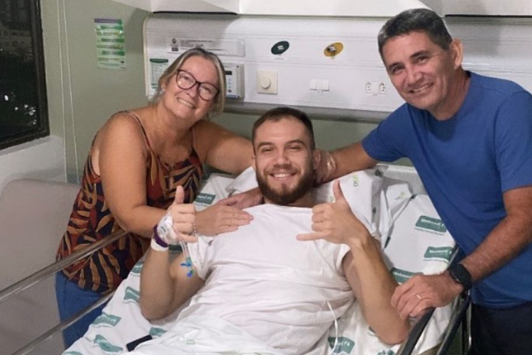 Lucas Bessa passa por cirurgia após grave lesão no joelho e só deve ...