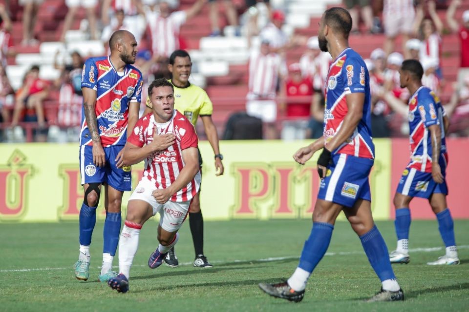 Atacante do Náutico, Kayon se emociona após voltar de lesão e marcar ...